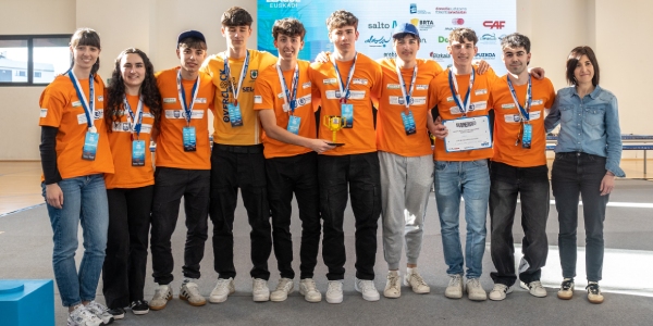 Overclock gana el Primer Premio al Diseño de Robot - Axular Lizeoa